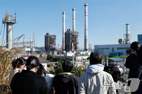 울산화력 타워 4·6호기 해체 전 모습 뉴스1