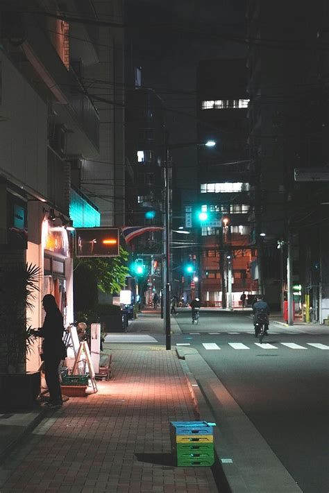 사람들이 있는 조용한 도쿄의 밤 거리 풍경 · 무료 스톡 사진