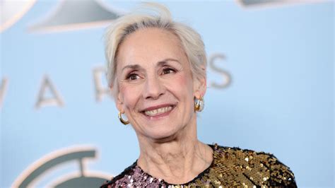 Laurie Metcalfs 2026 Tony Awards Dress Stunned But Her Gray Hair