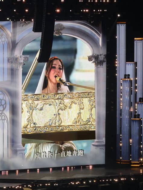邓紫棋150场体育场巡演破世界纪录，感谢粉丝同行演唱会邓紫棋iamgloria世界巡回演唱会女歌手新歌总动员手机新浪网