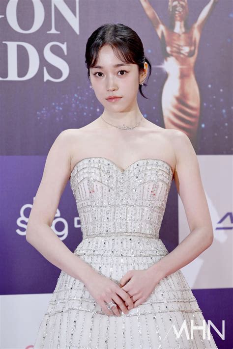 [포토] 노윤서 빠져드는 매력