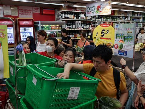 China Plans Evacuations As Typhoon Ragasa Barrels Through Philippines Dnyuz