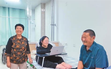坚强女孩何炎格：爷爷，大学到了