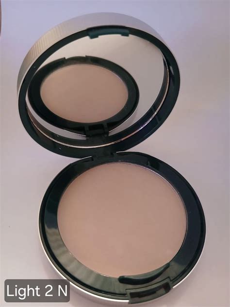 Make up Puder für einen strahlenden Teint Light N Neu gemäss