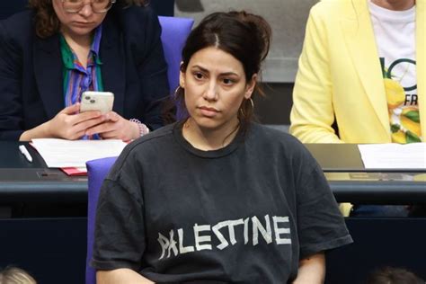 Bundestag Palestine Shirt Linken Abgeordnete Köktürk widerspricht