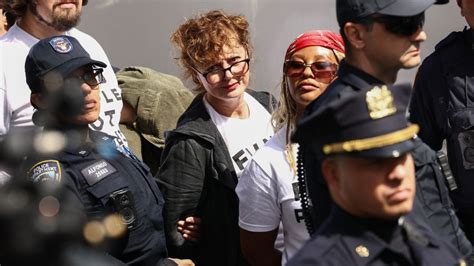 Susan Sarandon Hannah Einbinder Arrested At Un Netanyahu Protest