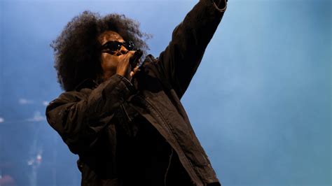 Watch Jay Z Deliver 1st Headline Performance In 7 Years At Roots Picnic