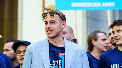Ex Schalke Profi Becker wird besondere Ehre zuteil Eine Botschaft für