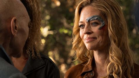 Star Trek Picards Jeri Ryan Keeps Legacy Hopes Alive With Latest