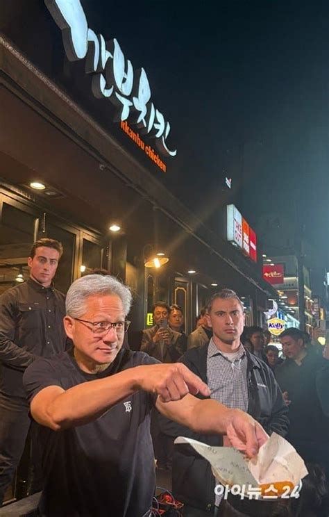 젠슨황 얼큰하게 취하셨네 ㅋㅋㅋㅋㅋㅋㅋ 포텐 터짐 최신순 에펨코리아