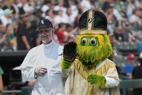 The Pope Wore A Chicago White Sox Hat The Sox Returned The Favor