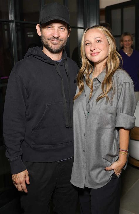 Tobey Maguire Officiates Ex Wifes Wedding Right After Finalizing Divorce
