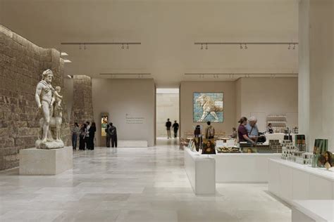 Mona Lisa Is Moving To A New Home The Louvre Just Announced The