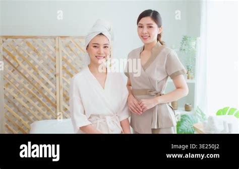 Asian Masseuse Stock Videos And Footage Hd And 4k Video Clips Alamy