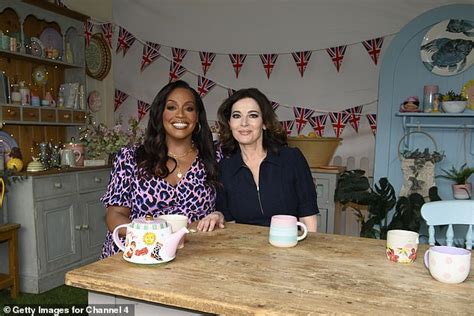 Nigella Lawson Makes Her Major Uk Tv Return After Six Years On Bake Off