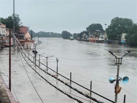 Rewa Satna Flood Situation Cars Swept Away And Roads Waterlogged
