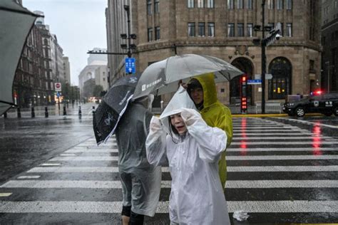 白海豚橫掃中國帶來超強降雨 昆山升級紅色預警