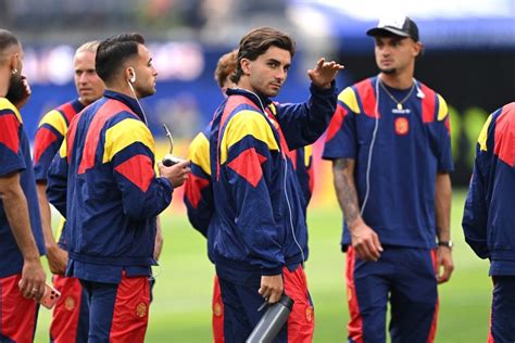 Ferran Torres Con Termo Y Mate El Más Uruguayo De Barcelona Siguió Su