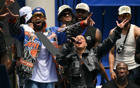 Alicia Keys Son Egypt Opens Knicks Parade Performance On Piano