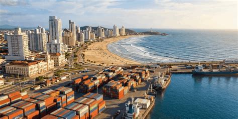Colonizada Desde 1658 A Cidade De Santa Catarina Onde Contêineres