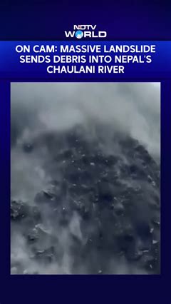 Huge Landslide Blocks River In Nepal Dust Cloud Engulfs Valley