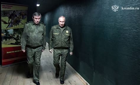 백악관 우크라 종전안 모두에게 좋아”푸틴은 보란듯 ‘군복 행차 매일경제