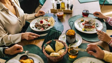 Les Psychologues Sont Formels D Barrasser La Table Au Restaurant Veut Dire Ceci De Votre