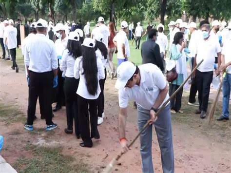 Ministry Of Tourism Leads Cleanliness Drive At Safdarjungs Tomb On