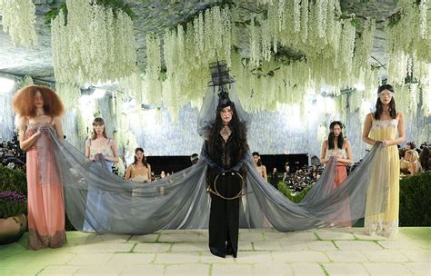 El Idilio De Madonna Con Esta Pintora Surrealista Que Ha Paralizado La