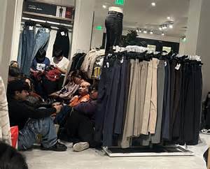 Teen Arrested In Black Friday Shooting At California Mall Los Angeles