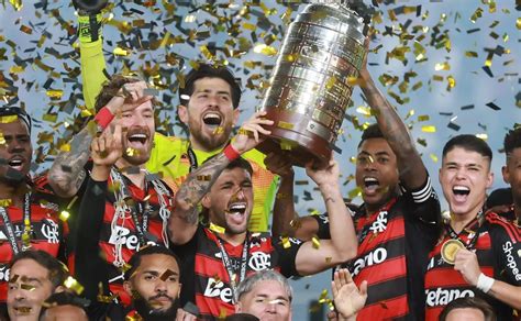 Flamengo Desembarca No Brasil E Nação Começa Festa Gigante No Rj
