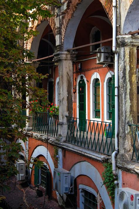 具有拱形阳台的历史欧洲建筑 · 免费素材图片