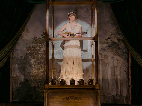 ‘taylor Swift Exhibition To Open At Vanda