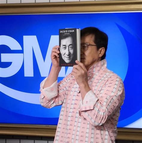 獨家破天荒成龍出書公開認了鄧麗君是女朋友 對她說永遠的對不起 意浏娱乐