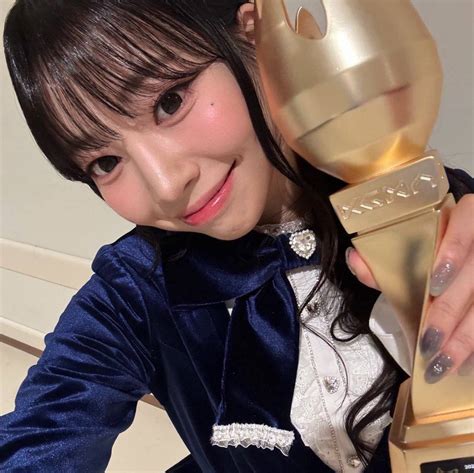 Elisia Doing The Sierra Madre Pose Sorry Eli Hahahaha Unis Elisia 유니스 나나 ン Nana Facebook