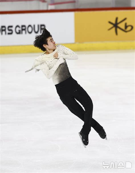 완벽한 점프 선보이는 피겨 서민규 네이트 스포츠