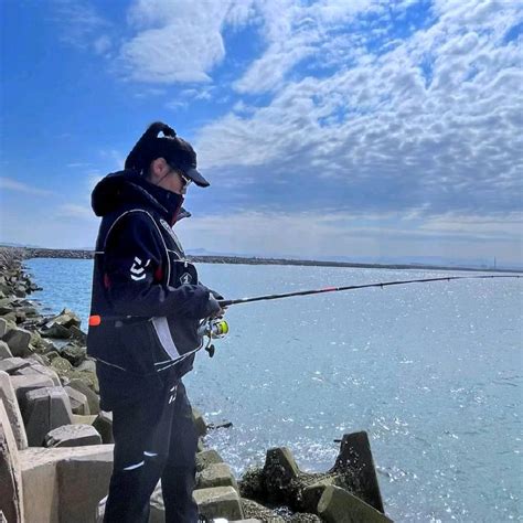 台湾省面积第一大县，在中央山脉与太平洋之间，还有个浪漫的名字花莲花者西倚