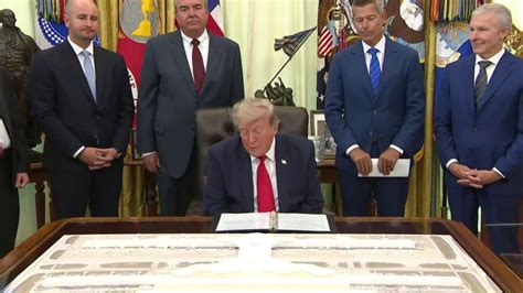 Trump Announces Renovations To Dulles International Airport In