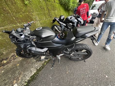 20歲北宜騎士追焦聖地過彎自摔！自己撞斷腿 還害無辜騎士掛彩｜東森新聞