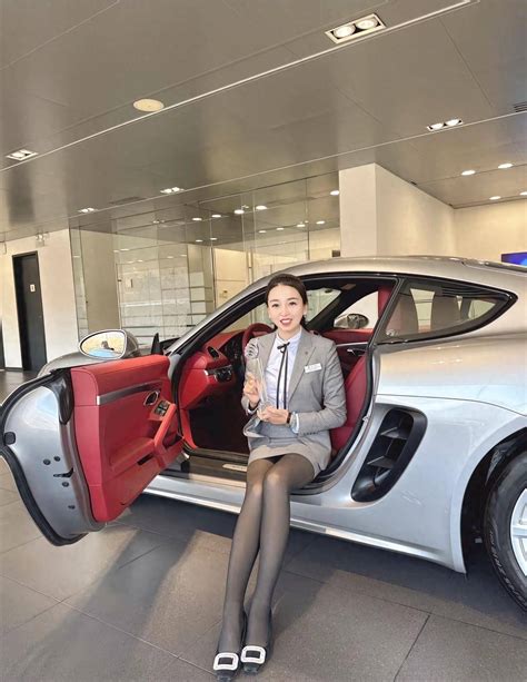 保时捷女销冠真容曝光，肤白貌美同事曝卖车多原因，果然有情况搜狐汽车搜狐网