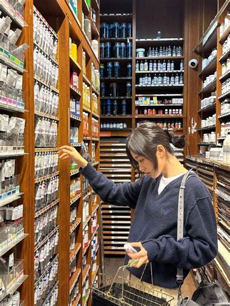 니트 하나 걸쳤을 뿐인데… 노윤서 서점서 포착된 역대급 사복 미모