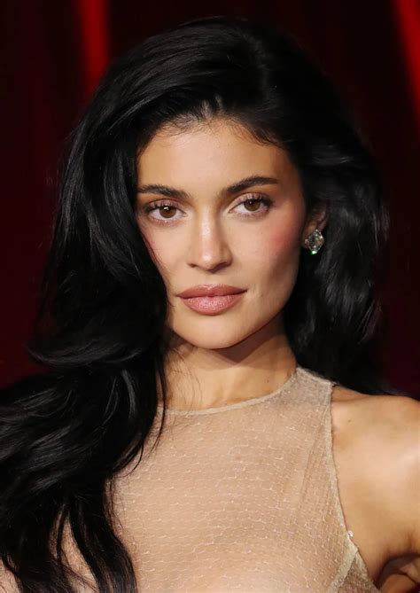 Kylie Jenner Faces Backlash For Flying Her 73m Private Plane Solo To