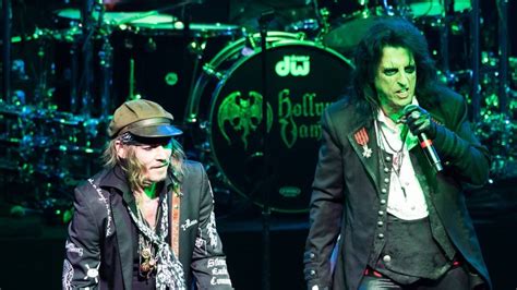Überraschender Auftritt in London Johnny Depp würdigt Ozzy Osbourne