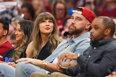 Taylor Swift Travis Kelce Dance At Friends Wedding Video