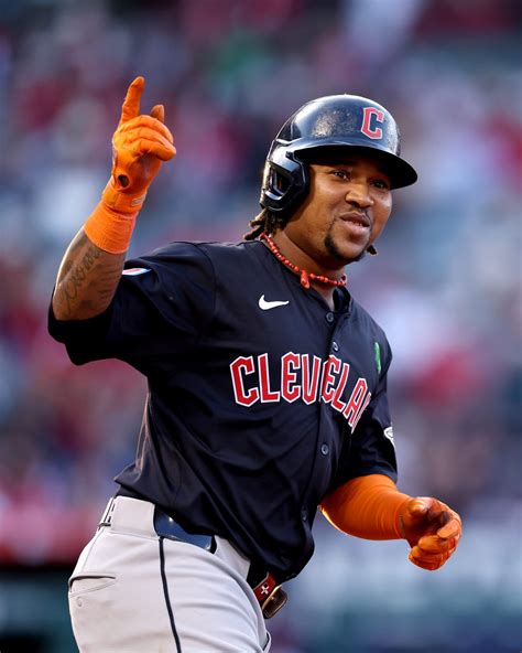 Guardians José Ramírez Says Hes Better Than Barry Bonds After Bases
