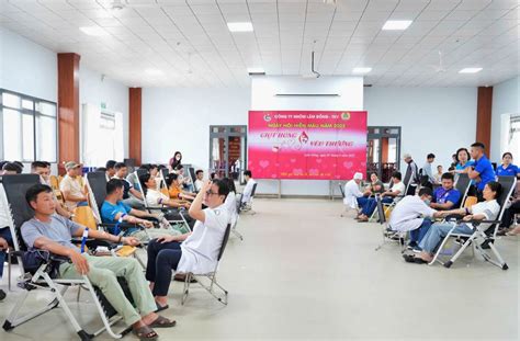 Gần 500 đoàn viên người lao động ở Lâm Đồng hiến máu tình nguyện
