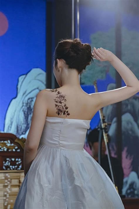 칼 든 박민영 한복 앞섶 풀어헤치고 무사 변신컨피던스맨 Kr