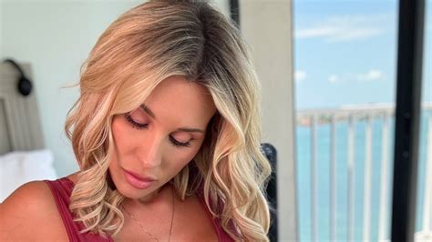 Instagram Model Went Viral At Thursdays Unc Minnesota Game The Spun