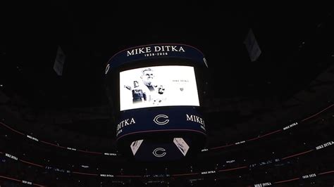 Blackhawks Hold Moment Of Silence For Former Bears Coach Mike Ditka