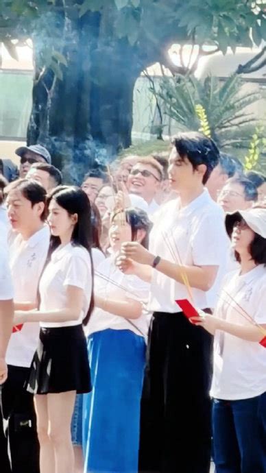 彭冠英白鹿《开到荼蘼》开机，27cm身高差单手抱出圈亦舒短发复仇李木戈物料新浪娱乐新浪新闻